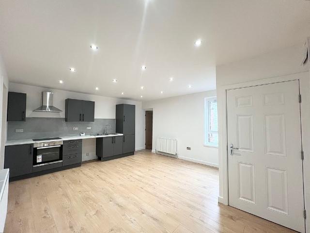 Firs Lane, Leigh WN7, 2 bed flat to rent, £875 pcm | PrimeLocation