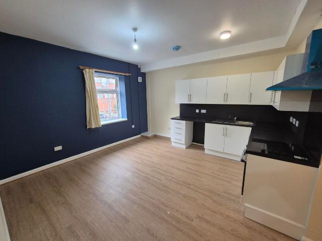 Firs Lane, Smethwick B67, 2 bed flat to rent, £875 pcm | PrimeLocation