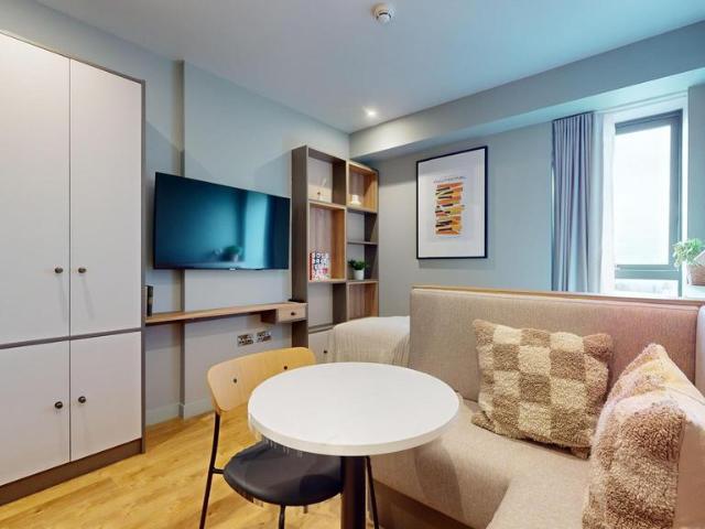 First Way Studio to rent £1,599 pcm £369 pw