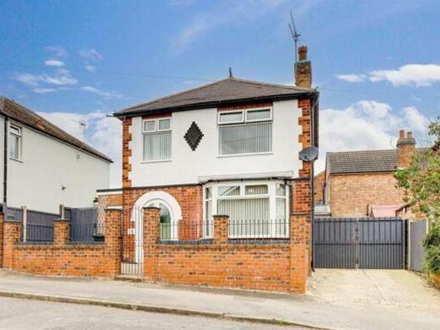 First Avenue, Carlton, 3 Bedroom Detached
