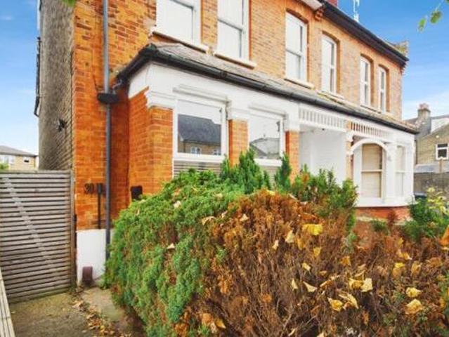 First Avenue, Enfield, 2 Bedroom Maisonette