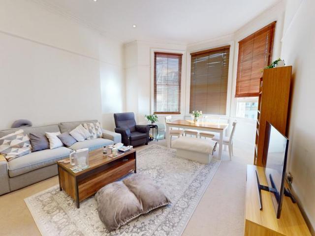 First Avenue, Hove, BN3 2 bed flat to rent £1,795 pcm £414 pw