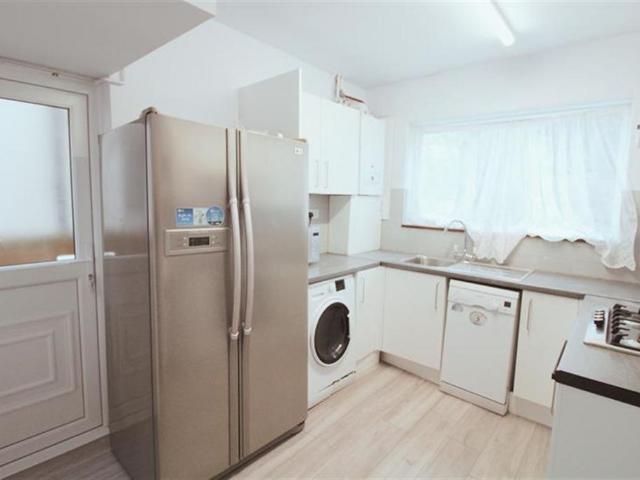 First Avenue, Hendon, NW4 3 bed house to rent £2,600 pcm £600 pw