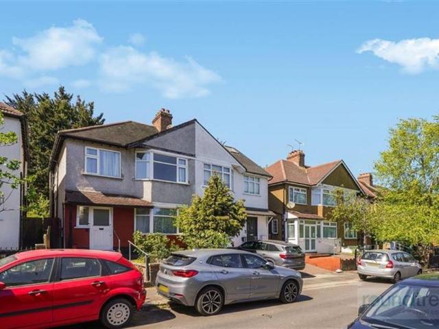 First Avenue, Hendon, NW4 3 bed house to rent £2,650 pcm £612 pw