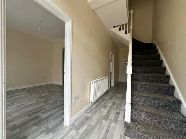 First Avenue, London E12 4 bed terraced house to rent £2,700 pcm £623 pw