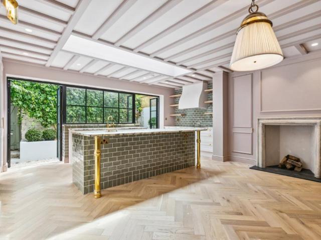 First Avenue, London, SW14 4 bed end of terrace house to rent £7,500 pcm £1,731 pw