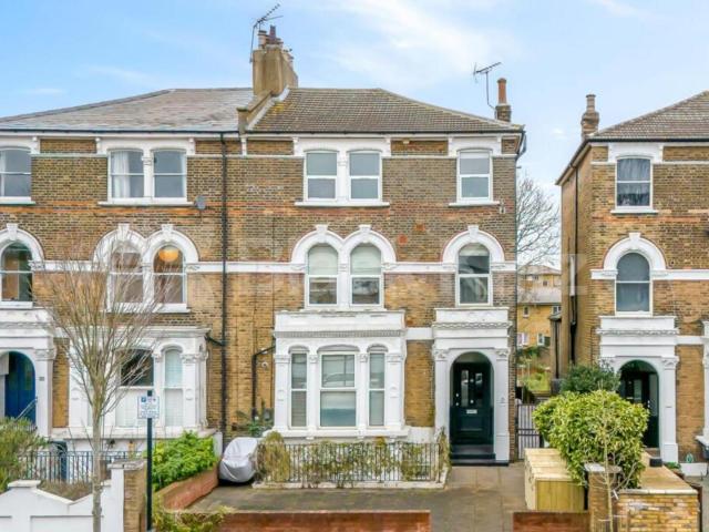 First Floor Two Double Bedroom Apartment with Open Plan Living, N4