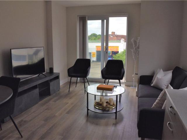First floor apartment to the South side of town, with parking and gas central heating