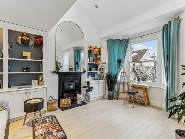 First Floor, Bronsart Road, Fulham, London, SW6
