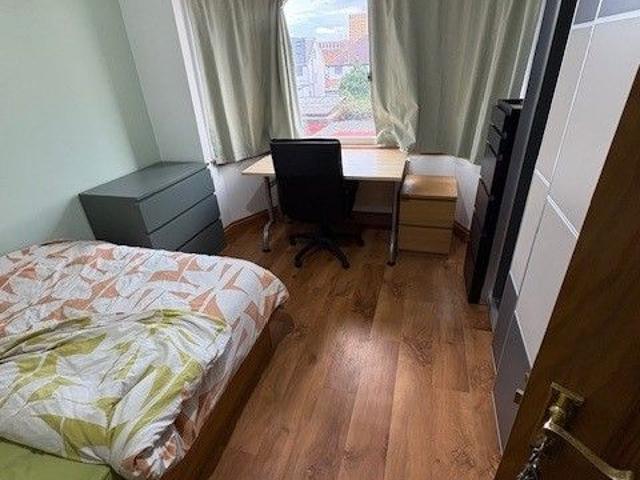 First Floor Double Room, Malden Avenue, Greenford UB6, Room to rent, £745 pcm | PrimeLocation