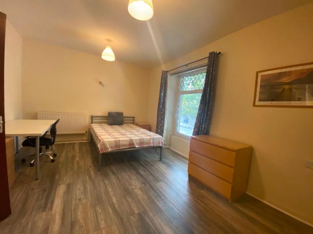 First Floor Flat, Mansel Street, Swansea SA1, 3 bed flat to rent, £795 pcm | PrimeLocation
