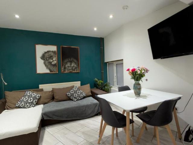 First Floor Flat, A Upper Parliament Street, Nottingham NG1, 3 bed flat to rent, £1,150 pcm | PrimeLocation