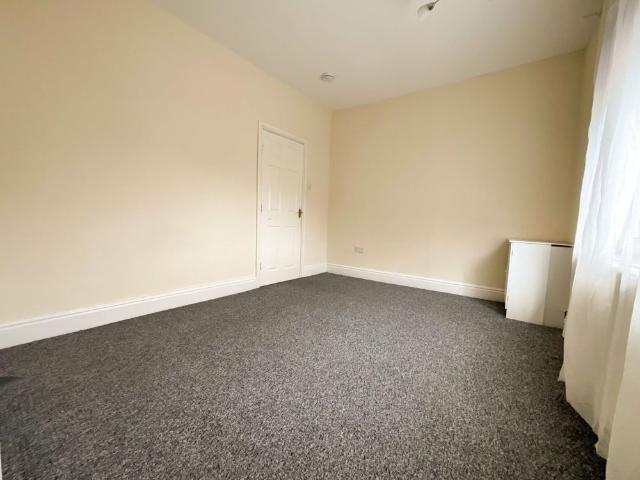First Floor Flat, Rockingham Road, Wheatley, Doncaster