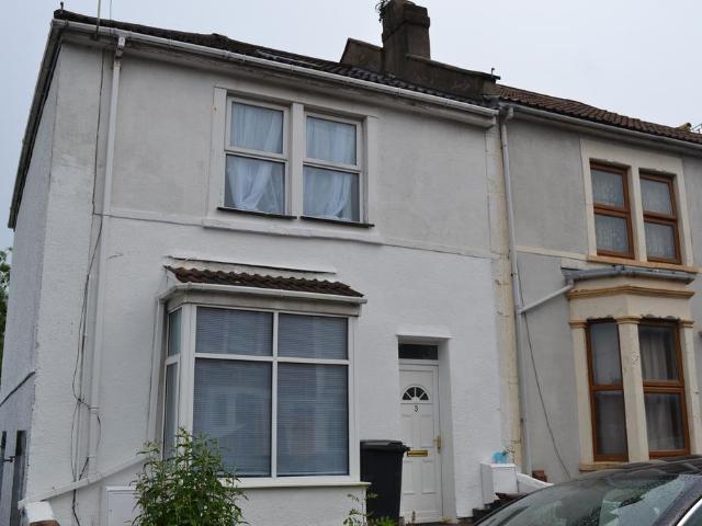 First Floor Flat 3 Co Operation Road. 2 bed maisonette to rent £1,600 pcm £369 pw