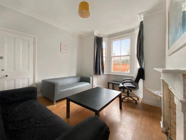 First Floor Middle Room Double, 8 Boulter Street, Oxford OX4 1AX