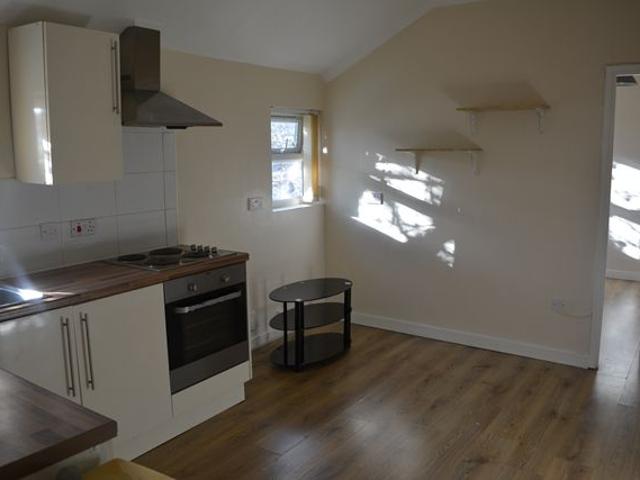 First Floor Studio Flat, Queens Park, Bedford MK40, Studio to rent, £850 pcm | PrimeLocation