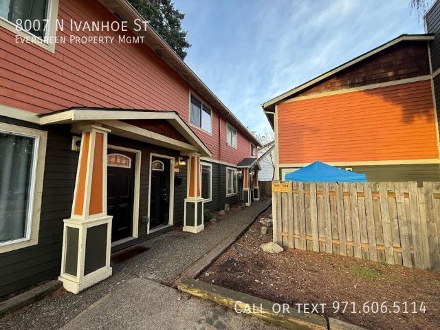 First Full Month Free! St. Johns Bridge Living – Cozy 2 Bedroom Apt