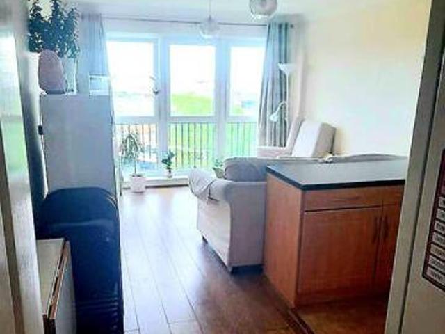 Fisgard Court, Admirals Way, 2 Bedroom Flat