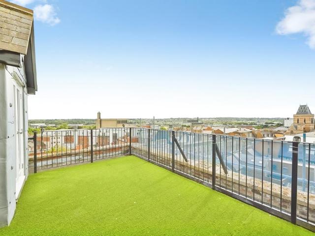 Fish Street, Northampton. 2 bed flat to rent £1,275 pcm £294 pw