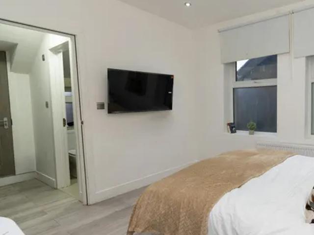Fish Universe, Mitcham Road, London, SW17 9PD, United Kingdom | 1 bed apartment for rent #162248468 | Rentberry