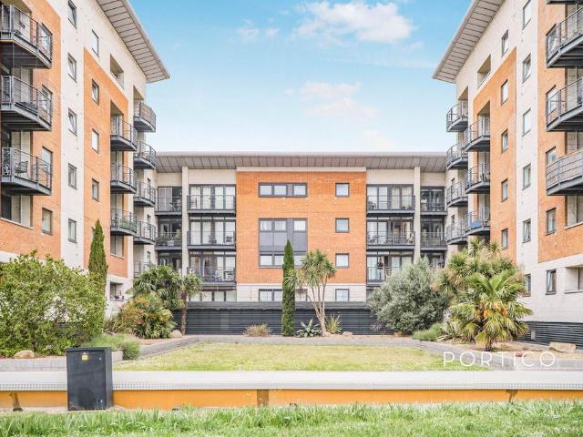 Fishguard Way, Galleons Lock, London. 2 bed flat to rent £1,600 pcm £369 pw