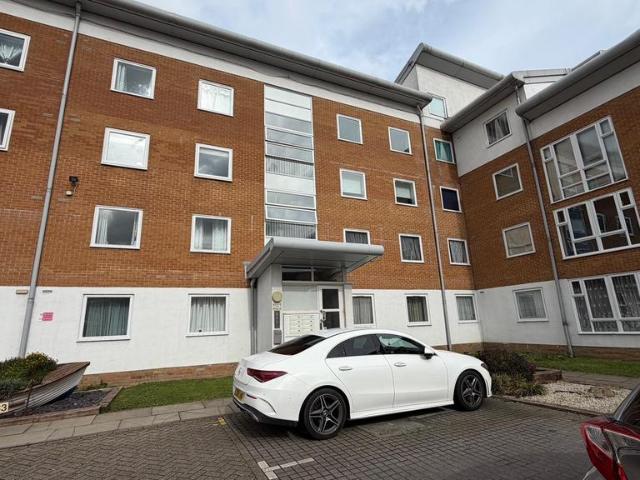 Fishguard Way, London E16 2 bed flat to rent £1,600 pcm £369 pw