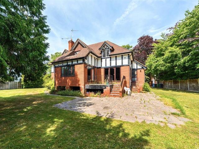 Fishery Road, Maidenhead, Berkshire, SL6 5 bed detached house to rent £8,500 pcm £1,962 pw