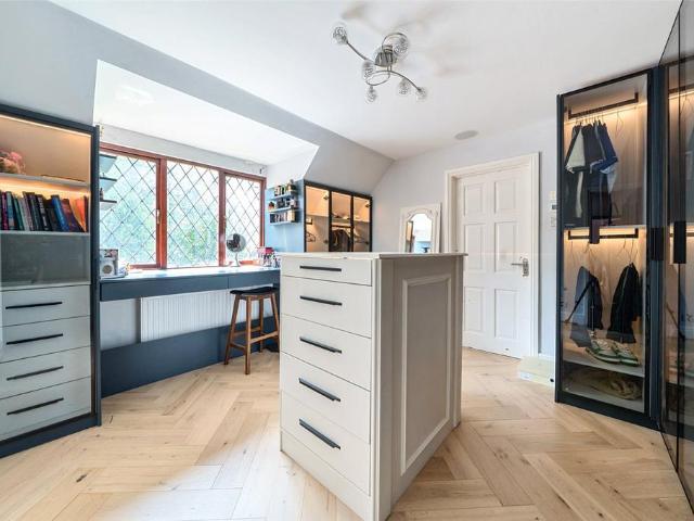 Fishery Road, Maidenhead, Berkshire, SL6 5 bed detached house to rent £8,500 pcm £1,962 pw