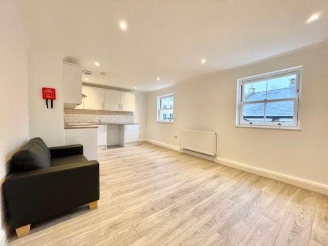Fisher Court, SE14 2 bed apartment to rent £1,800 pcm £415 pw