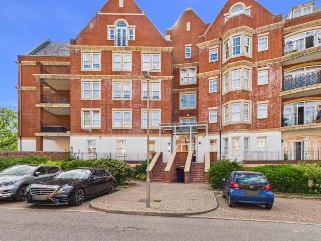 Fisher Court, Rhapsody Crescent. 2 bed penthouse to rent £2,200 pcm £508 pw