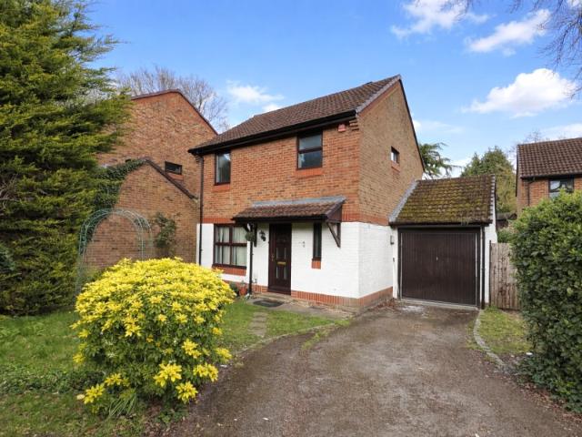 Fisher Close, Walton on Thames 3 bedrooms Property for lettings Seymours
