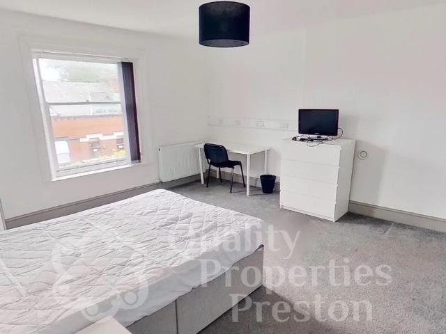 Fishergate Hill, Basement Flat, Basement Flat, Preston, Lancashire PR1, 3 bed flat to rent, £563 pppm | PrimeLocation