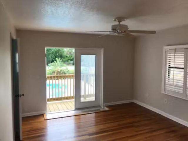 FISHING: Mother in Law Suite with Off street parking and Priva.