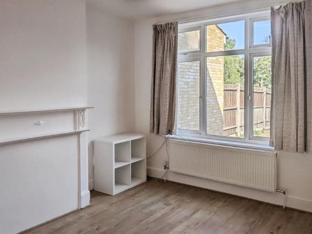 Fishponds Road