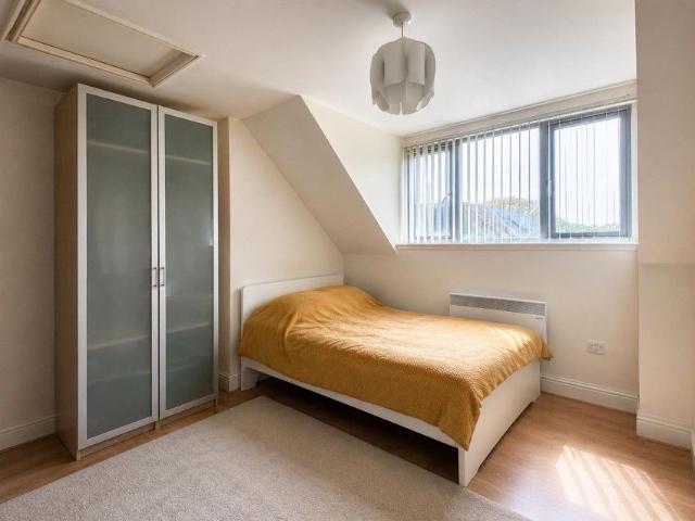 Fishponds Road, Fishponds, Bristol, BS16 3AL