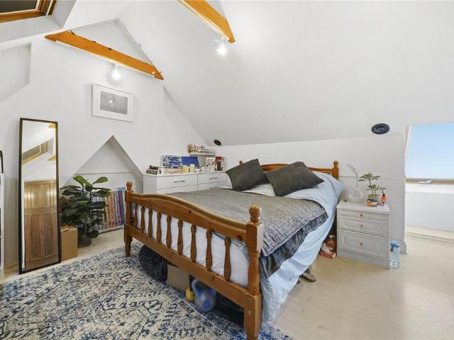 Fishponds Road, London SW17 3 bed terraced house to rent £3,500 pcm £808 pw