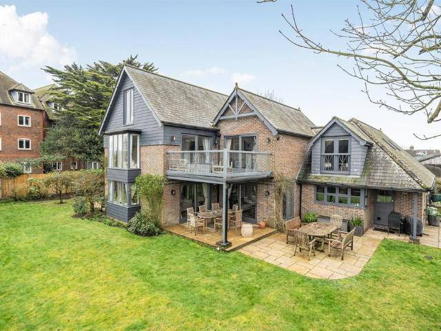 Fitzalan Road, Arundel, BN18 6 bed detached house to rent £6,500 pcm £1,500 pw