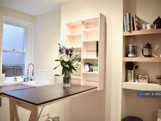 Fitzalan Street, London, SE11 1 bed flat to rent £3,200 pcm £738 pw