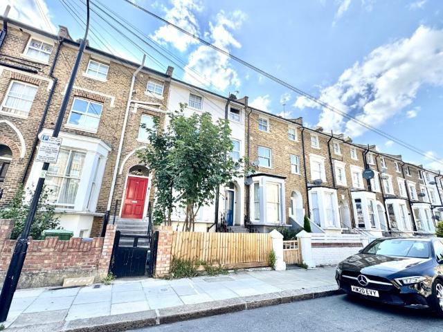 Fitzjohns Ave, Hampstead, London, Nw3 W12, 2 bed flat to rent, £2,249 pcm | PrimeLocation