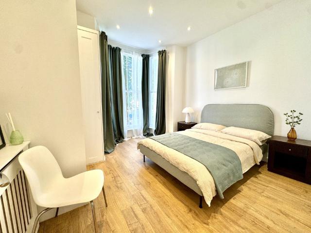 Adelaide Grove, London, W12 0JU
