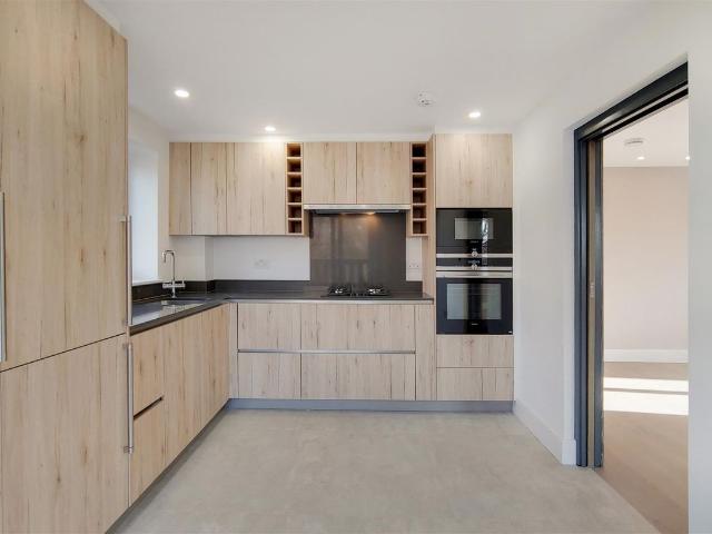 Fitzjohns Avenue, Hampstead, London NW3, 2 bed flat to rent, £5,200 pcm | PrimeLocation