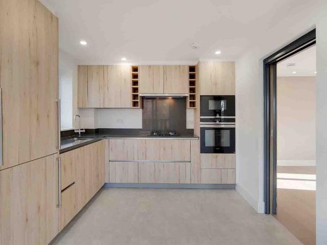 Fitzjohns Avenue, Hampstead NW3, 2 bed flat to rent, £5,200 pcm | PrimeLocation