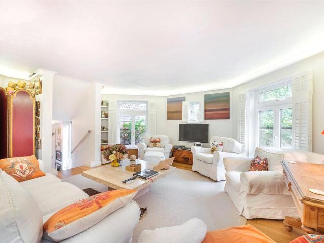 Fitzjohns Avenue, London, NW3 2 bed apartment to rent £10,616 pcm £2,450 pw