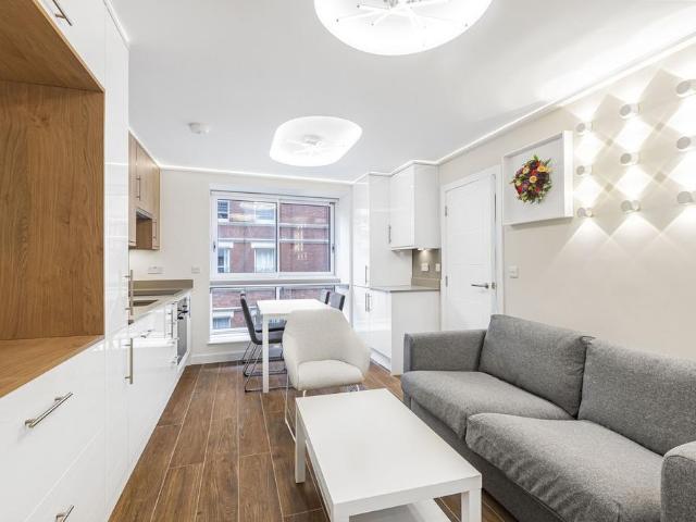 Fitzroy Mews, London, W1T 2 bed flat to rent £3,000 pcm £692 pw