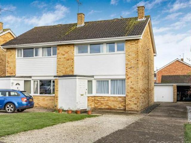 Fitzroy Crescent, Woodley, 3 Bedroom Semi detached