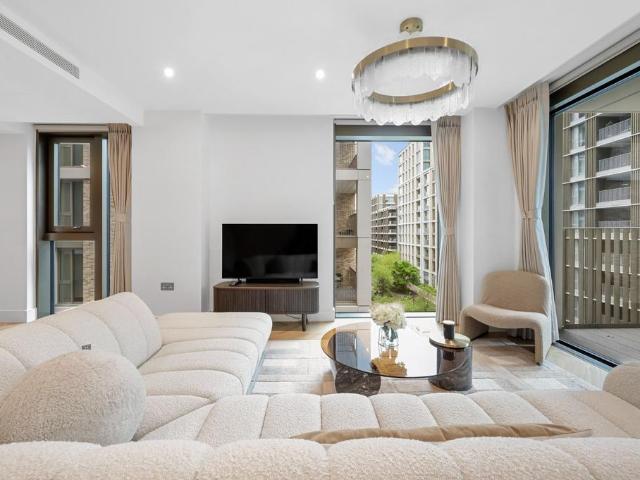 Fitzroy House, Nine Elms SW11 3 bed apartment to rent £9,000 pcm £2,077 pw