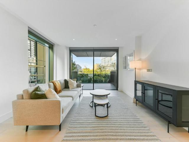 Fitzroy House, Prince of Wales Drive. 2 bed flat to rent £4,275 pcm £987 pw