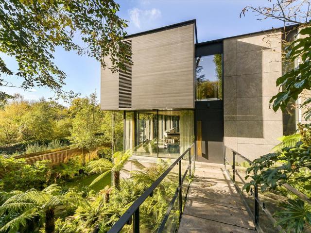 Fitzroy Park, London, N6 6 bed detached house to rent £34,450 pcm £7,950 pw