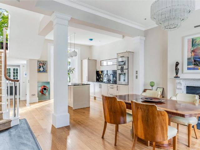 Fitzroy Road, Primrose Hill, London NW1, 3 bed flat to rent, £9,500 pcm | PrimeLocation