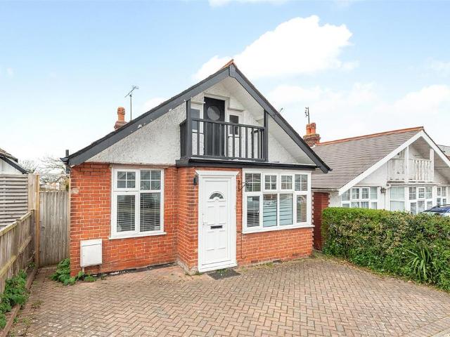 Fitzroy Road, Tankerton, Whitstable 3 bed detached bungalow to rent £1,550 pcm £358 pw